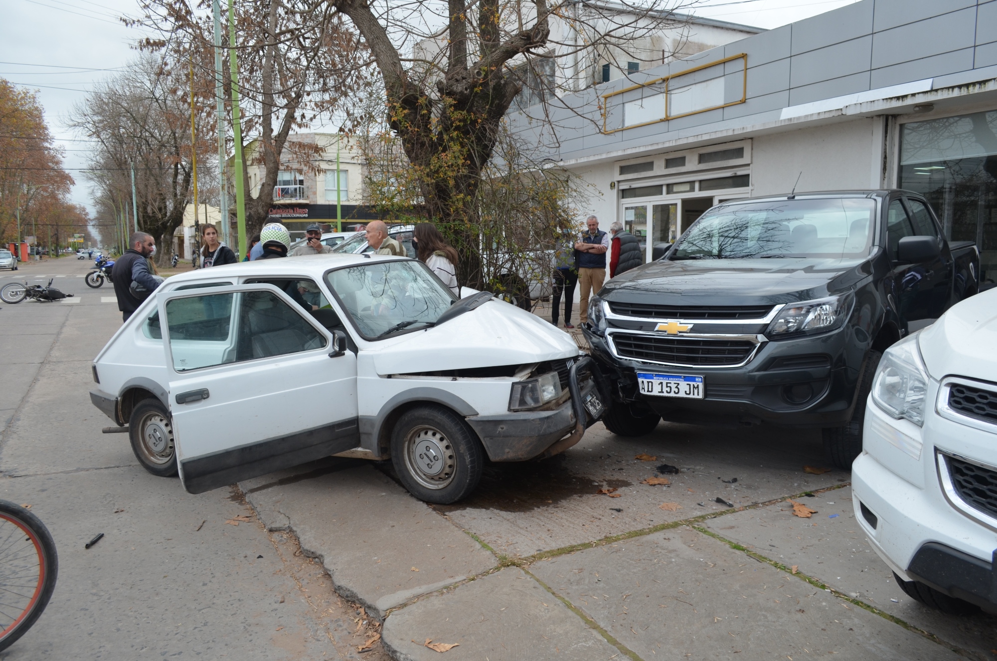 Dos Heridos En Un Choque Entre Auto Y Moto La Mañana