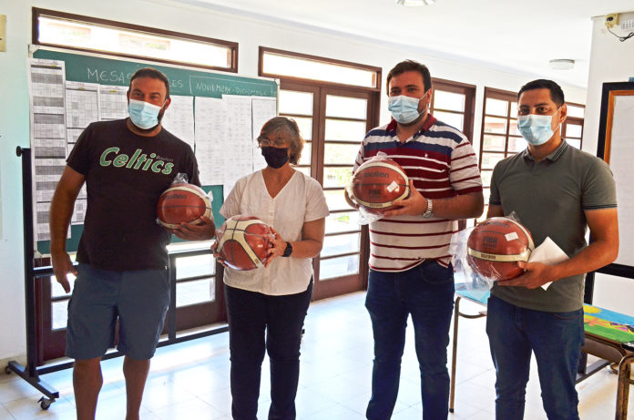 El ISFD N°16 recibió donación de pelotas de básquet para el profesorado ...