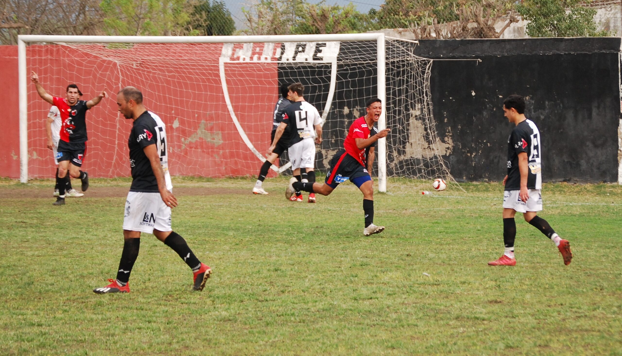 LVF: Plaza España le ganó a Sportivo y es el único líder del Clausura ...