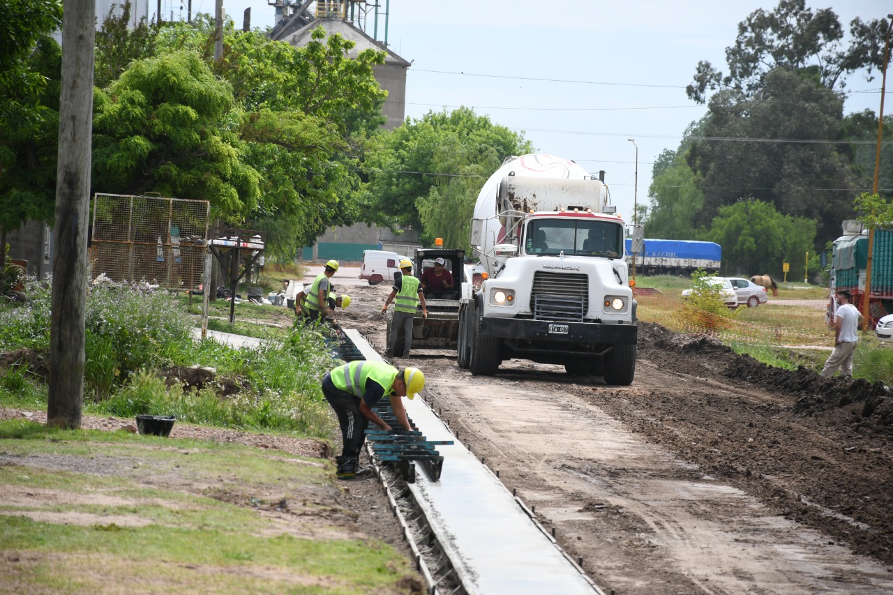 Salomón recorrió la obra de construcción de cordón cuneta - La Mañana